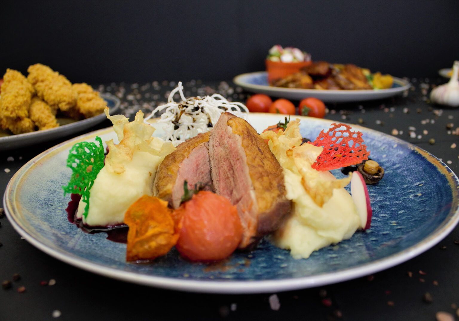 Piept de rata cu piure de telina si sos de fructe de padure - Complex ...